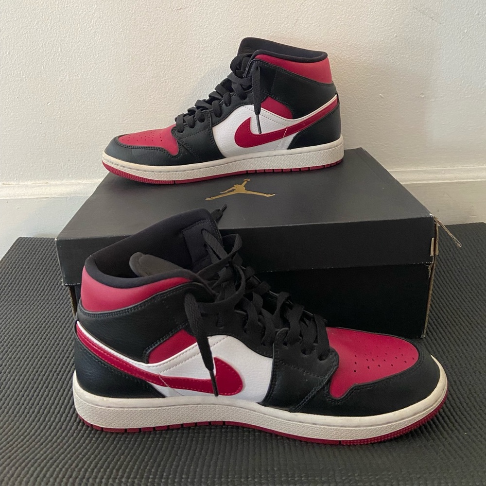 Clean Air Jordan 1 Mid ‘Noble Red’ - Gem